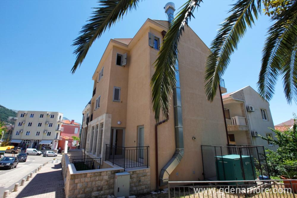 Privatan smeštaj Apartmani i sobe M.U.N. u mestu Petrovac, Crna Gora ...